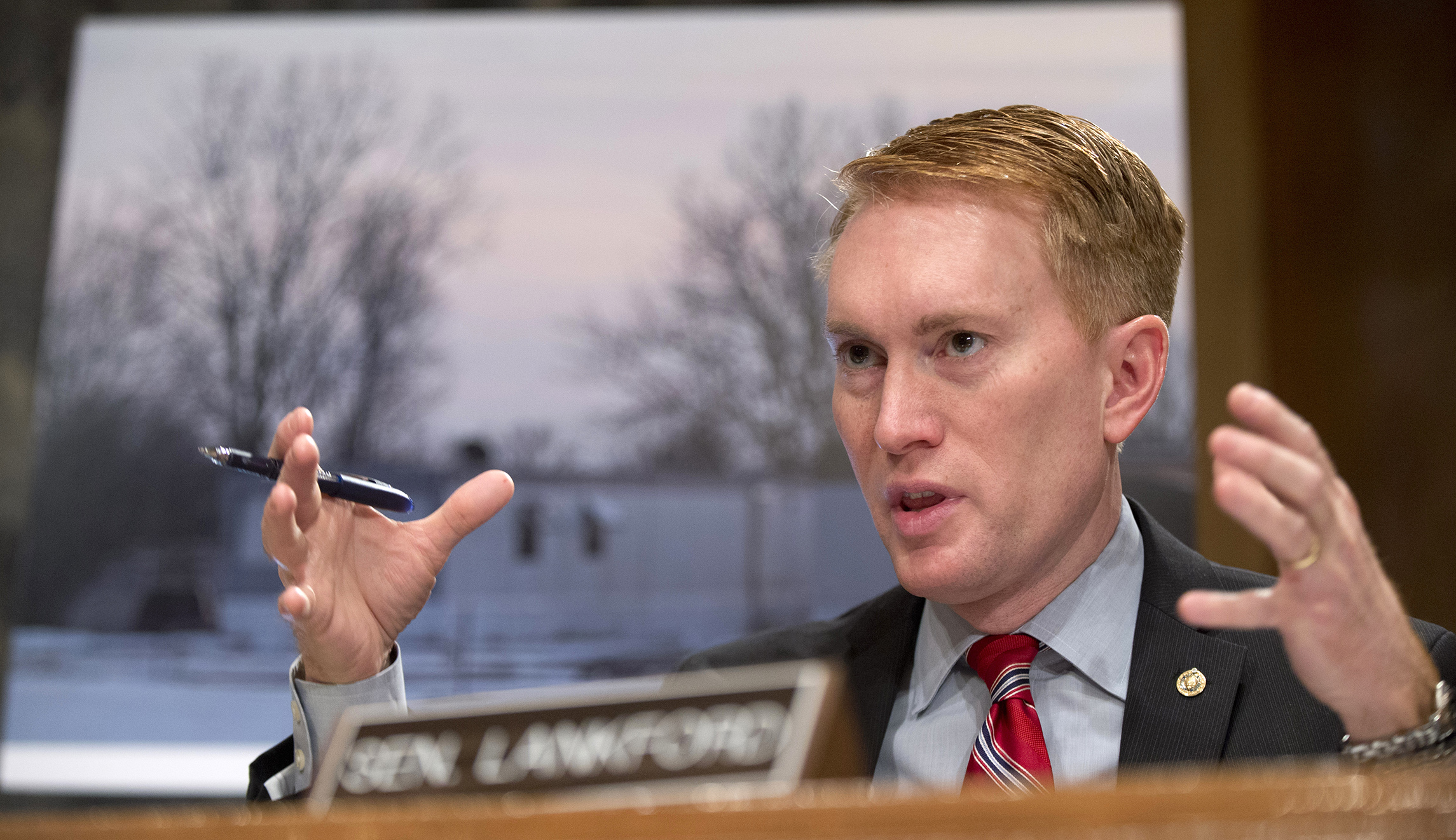 GOP Sen. James Lankford asks James Comey to re-leak his Trump memo to ...