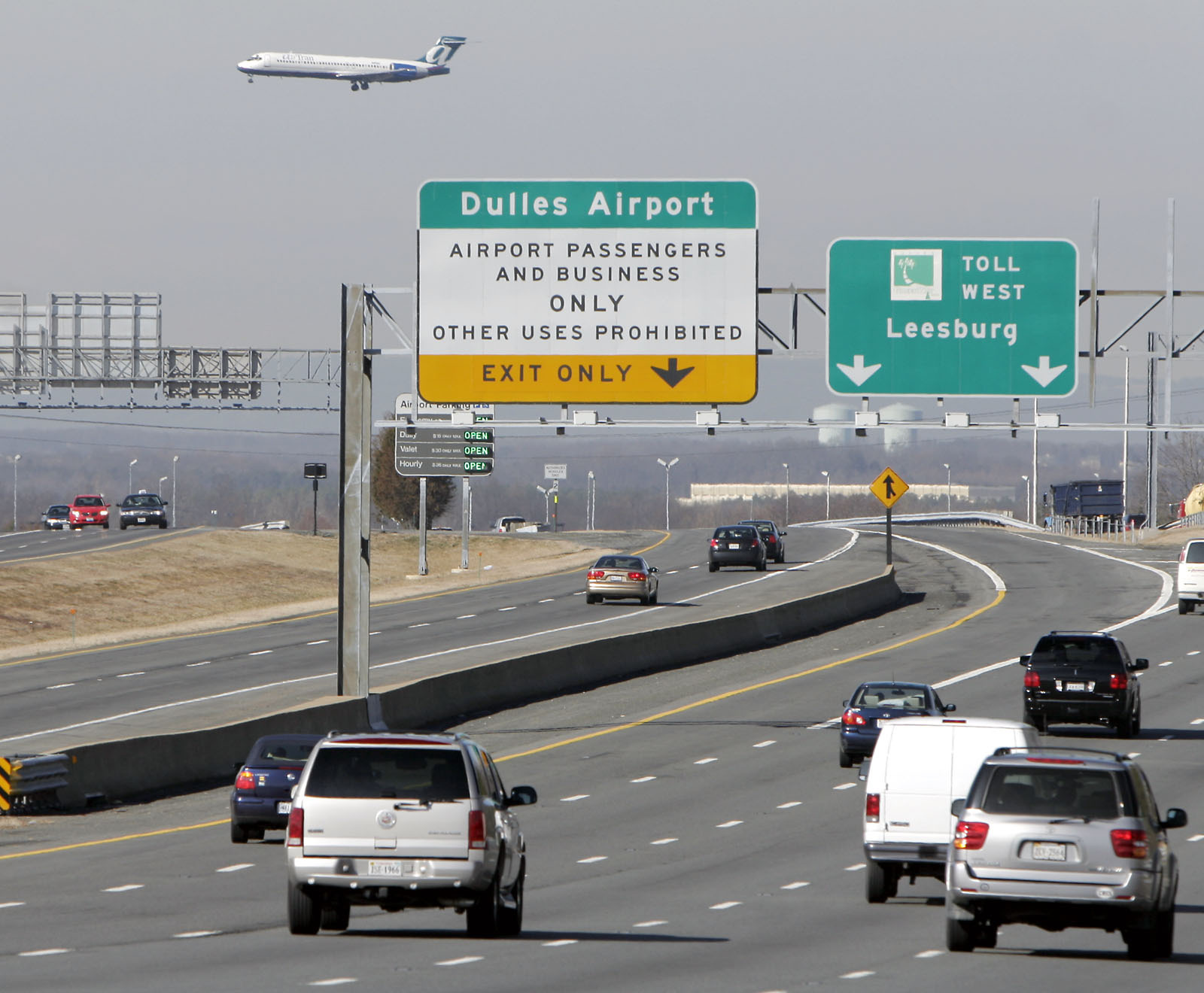 Airport board advances plan to increase Dulles tolls - Washington Examiner