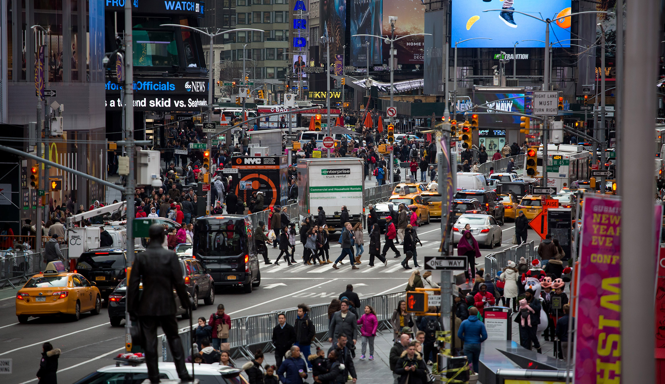 WATCH: Exploding manholes in Times Square send NYC tourists running ...