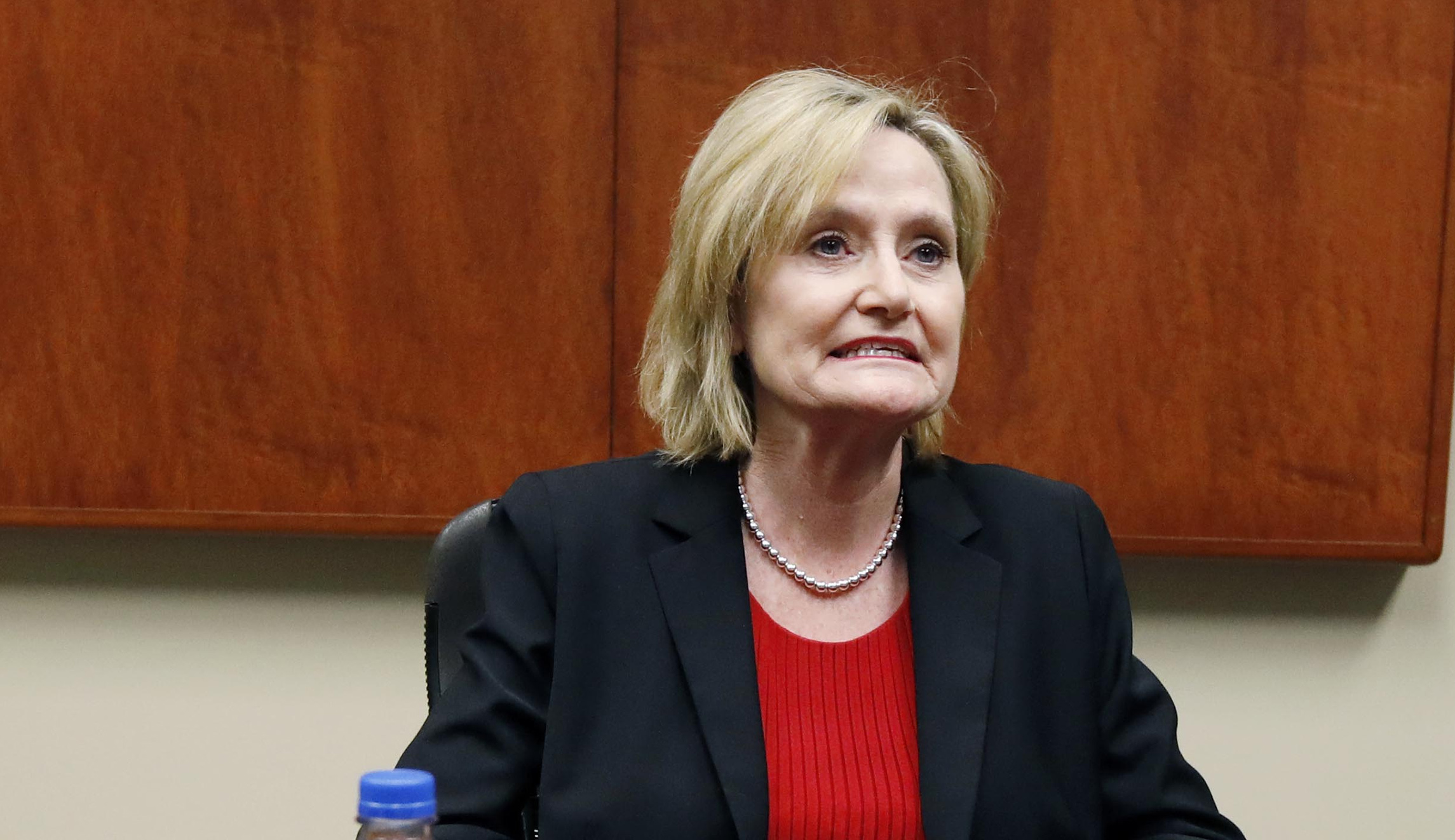 Cindy Hyde-Smith ties herself to Trump in campaign ad - Washington Examiner