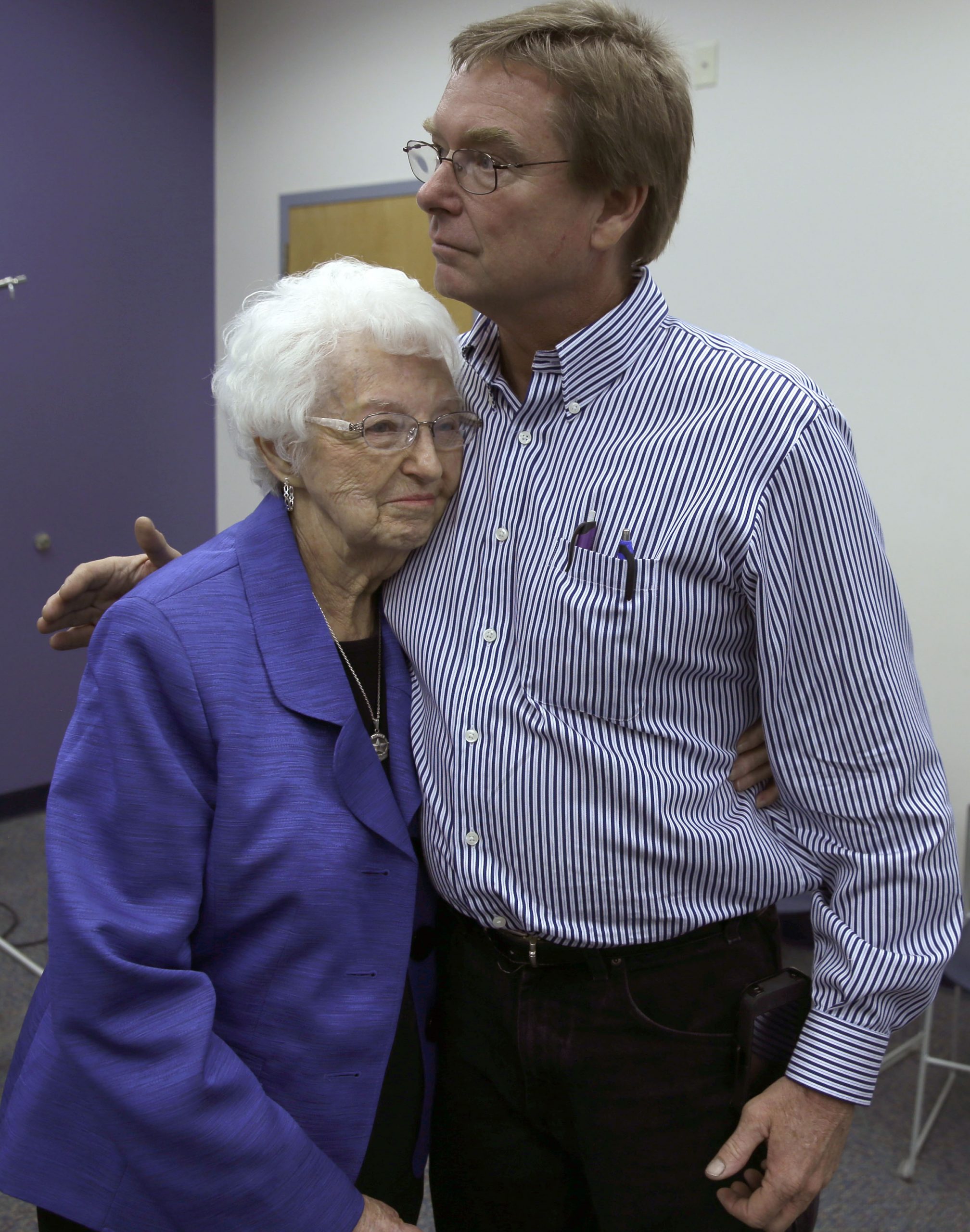 Widow of police officer killed by Lee Harvey Oswald dies with COVID-19 ...