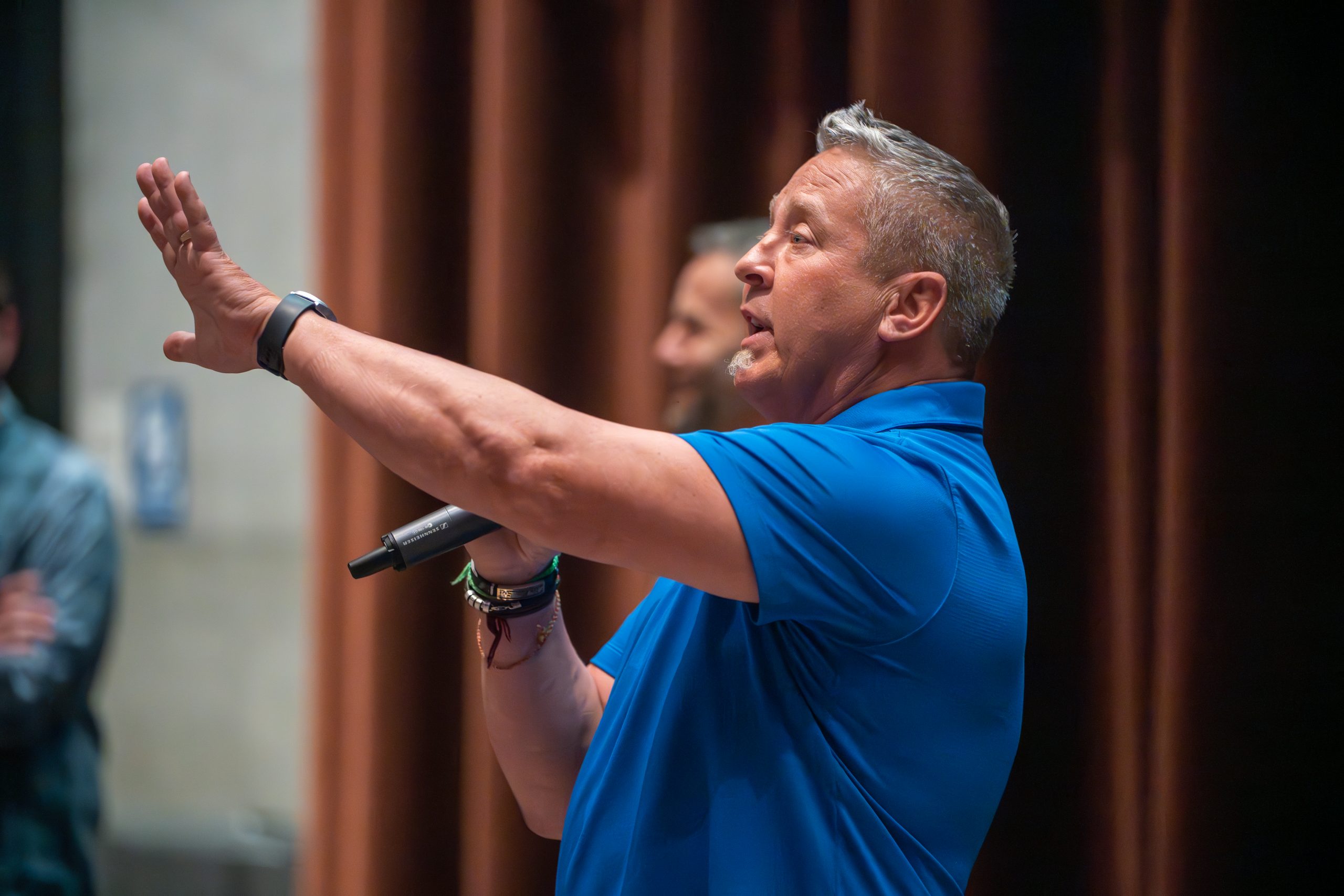 Coach Kennedy joins Kirk Cameron at Seattle library to promote ‘humble ...
