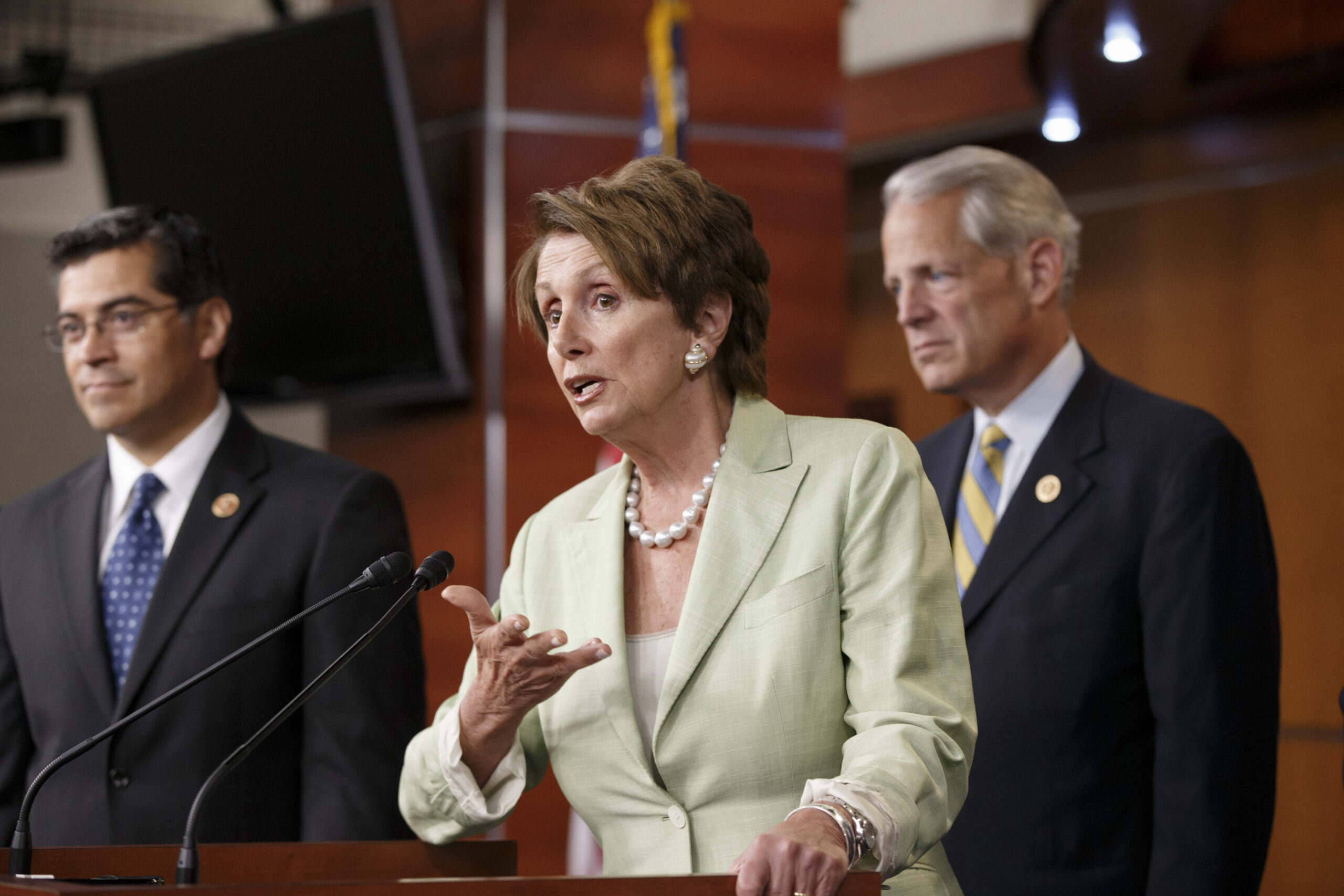 Dems: Look, over there, a messy budget fight - Washington Examiner