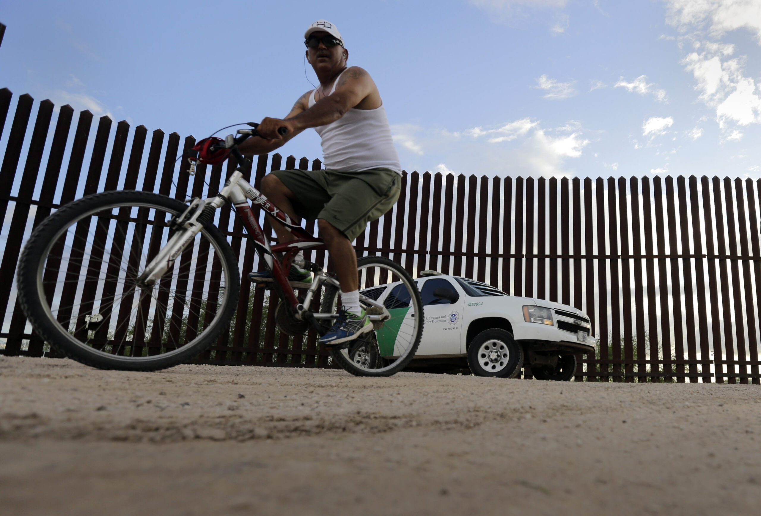 Two top immigration officials say stricter border control would slow ...