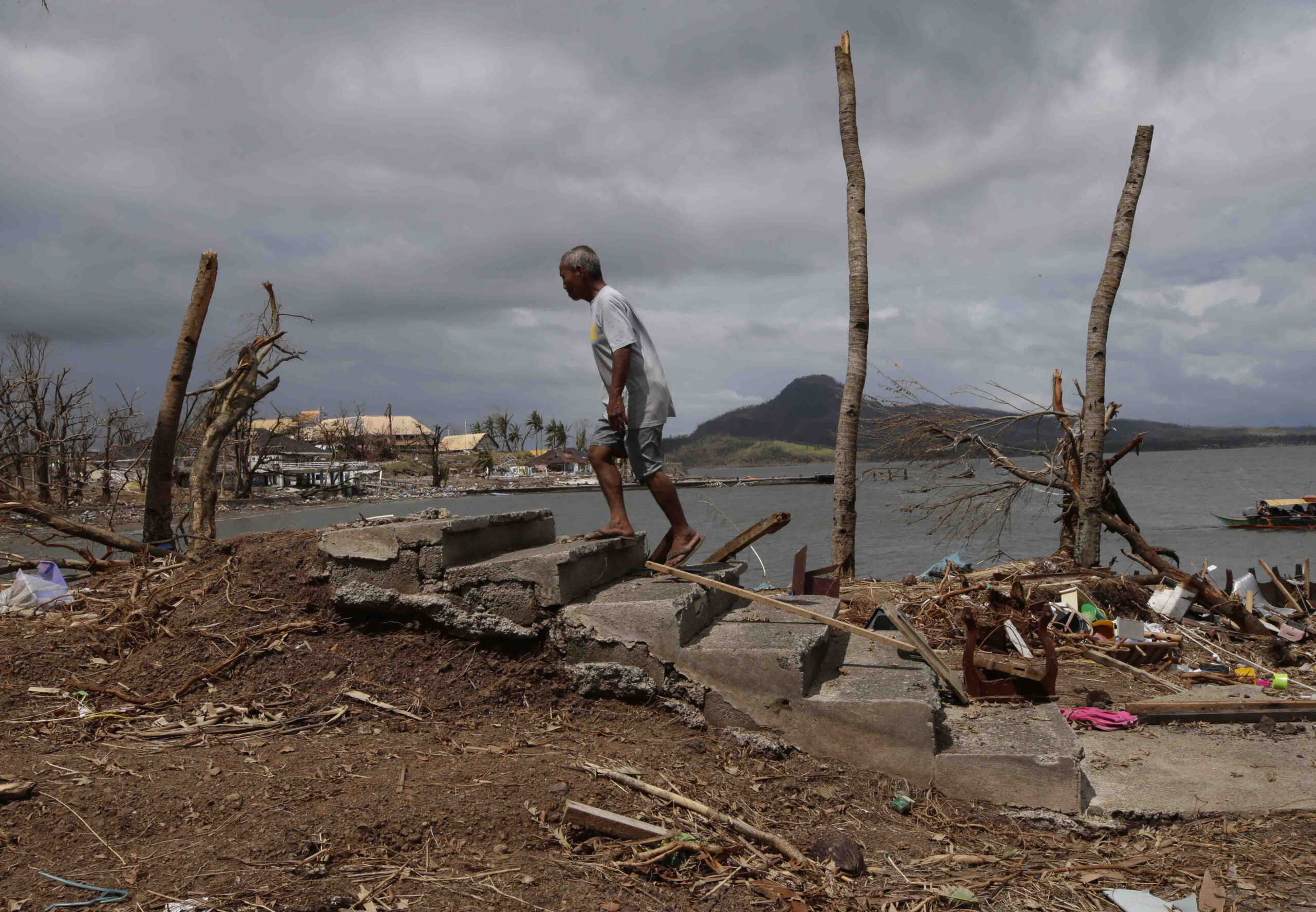 Obama offers way for public to aid typhoon victims - Washington Examiner