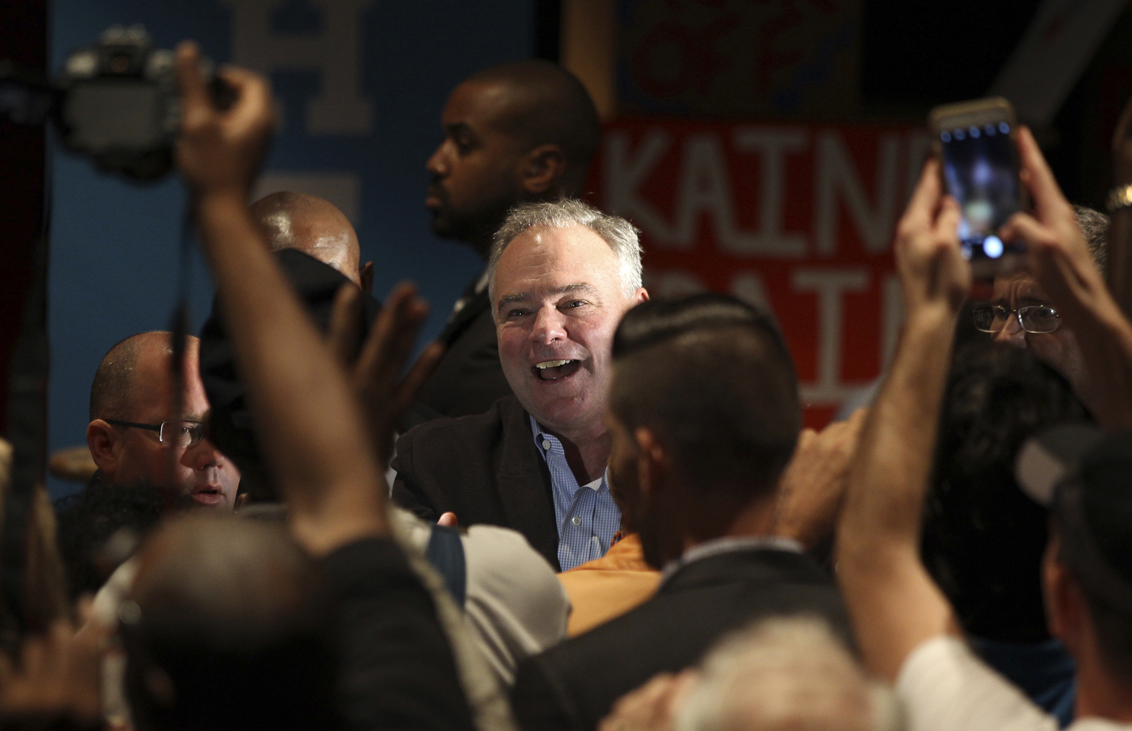 Tim Kaine’s motorcade hit by a car - Washington Examiner