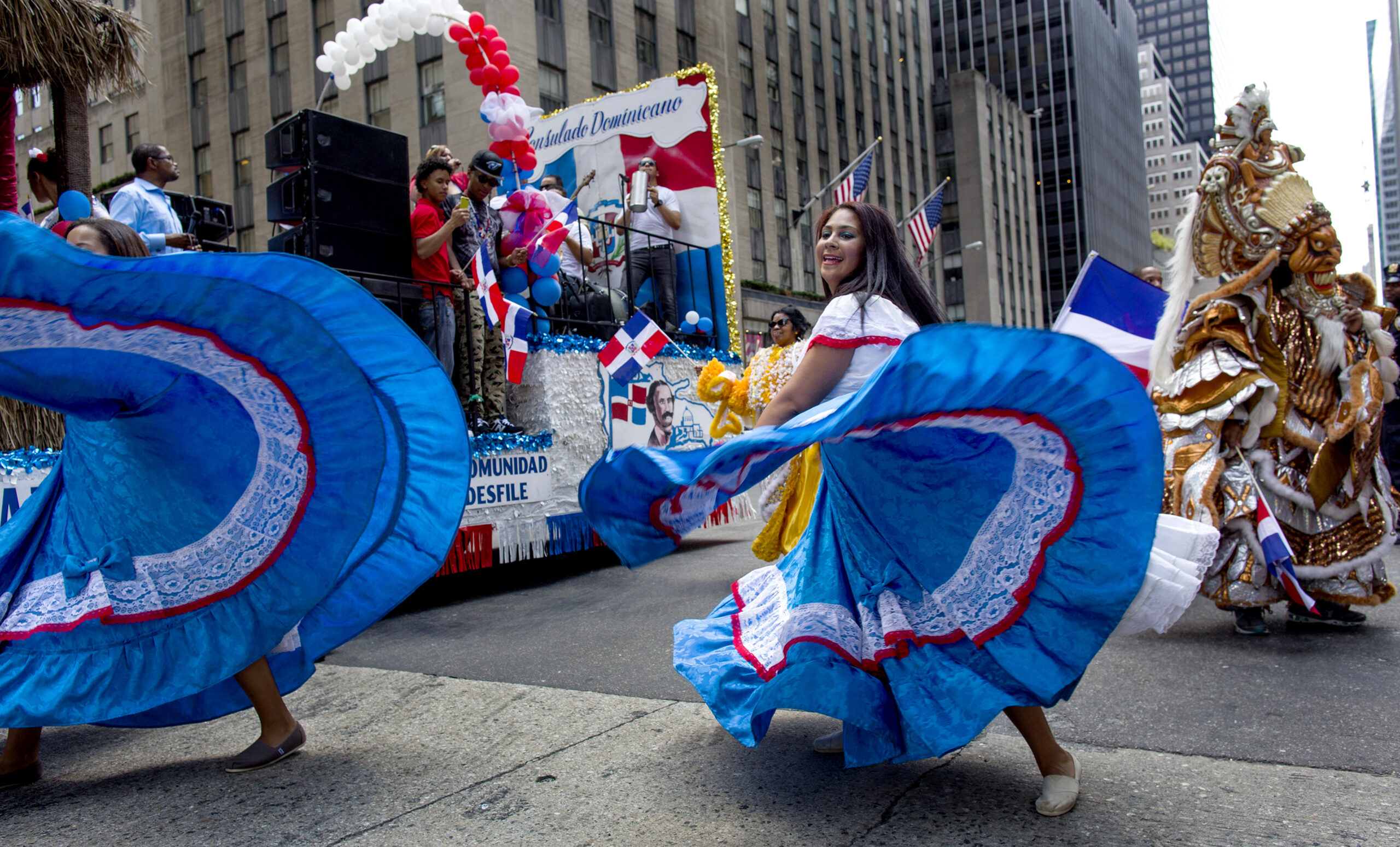 NY governor garners support at Dominican parade - Washington Examiner