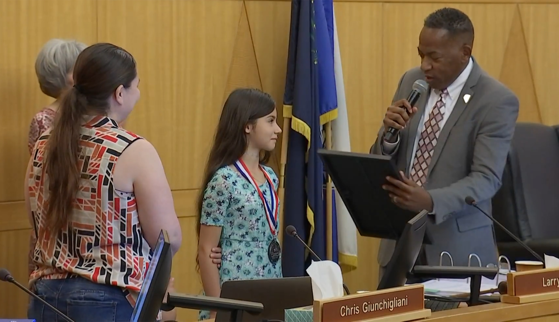 Young Nevada girl who shielded brother during shooting awarded medal ...