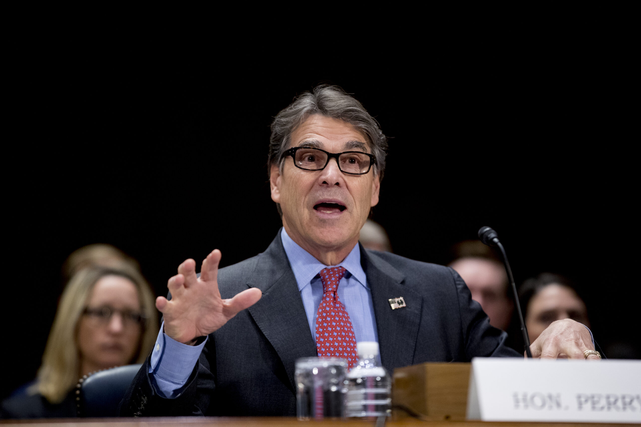 Oil, renewable groups team up to slam utility's plea for Rick Perry to ...