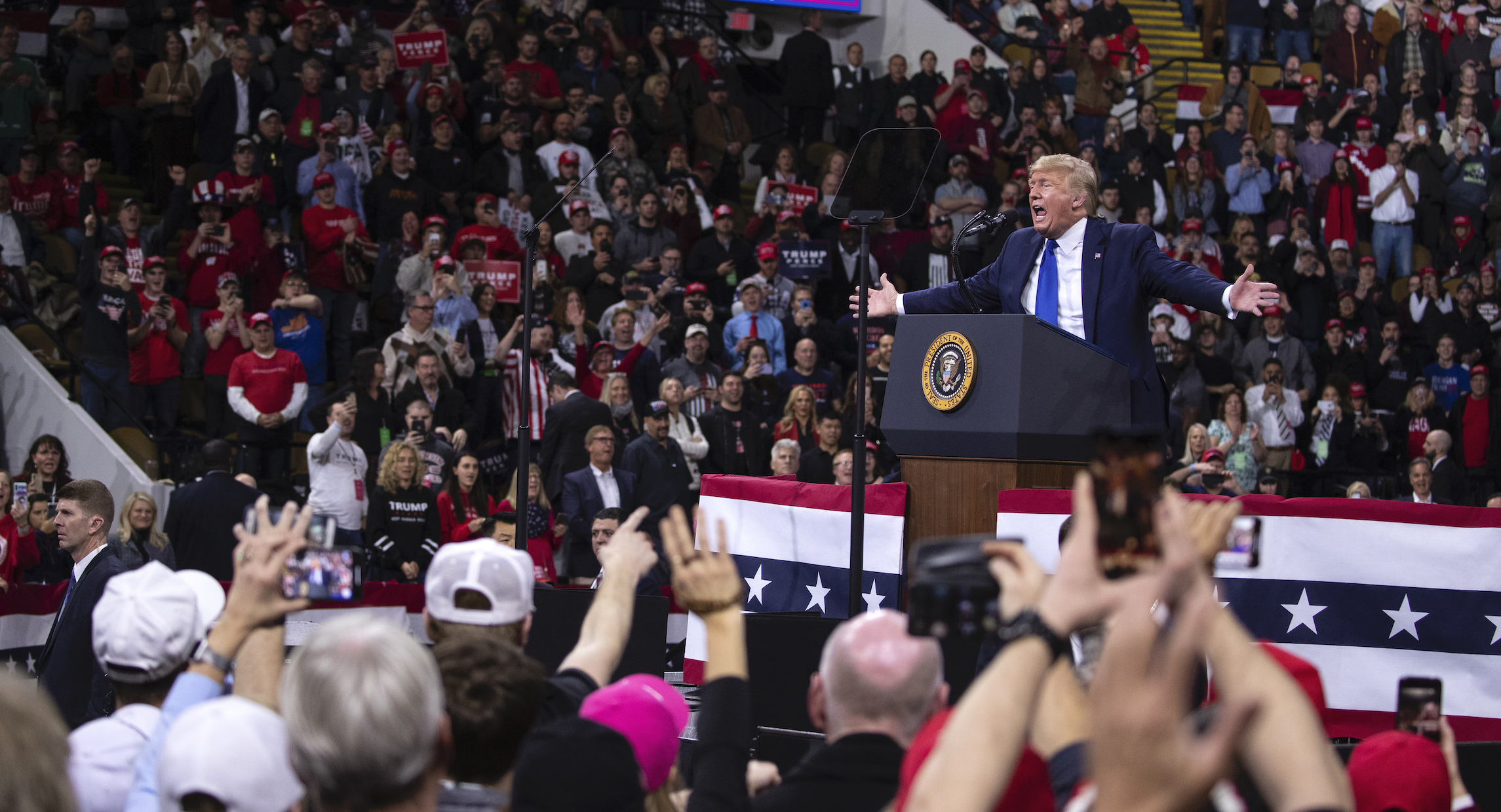 Trump talks up ‘surging’ Sanders in the primary with eye toward ...