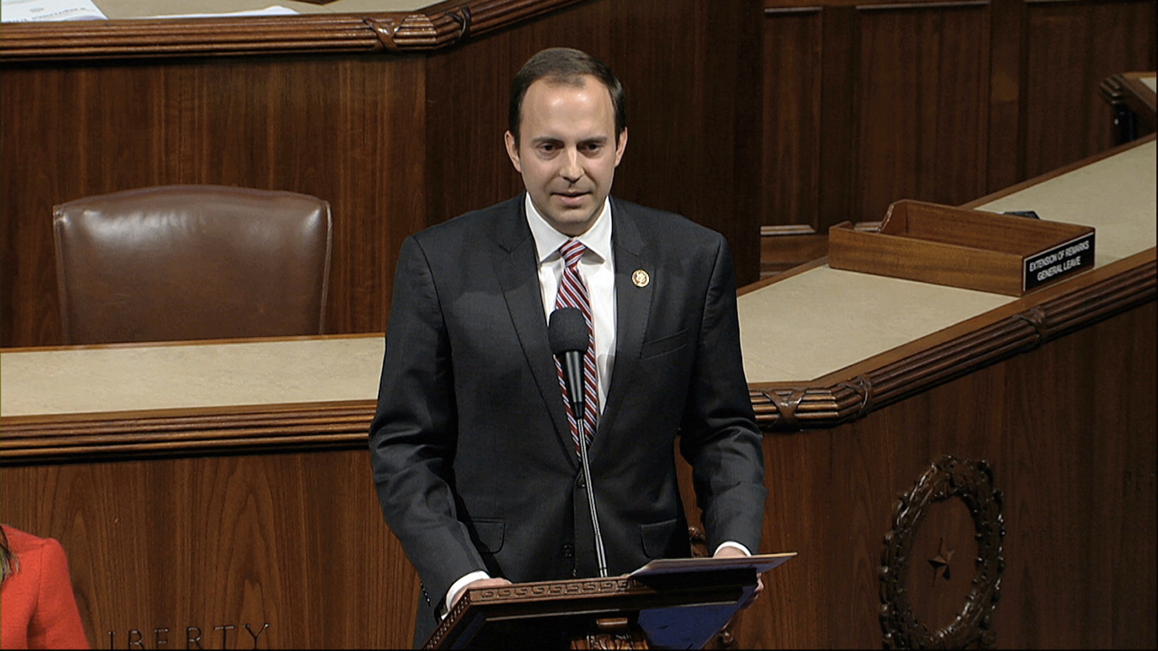 Rep. Lance Gooden shows Jim Jordan how to question an FBI director ...