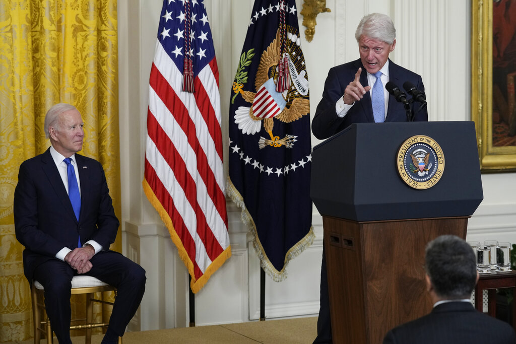 Bill Clinton returns to hail 30 years of FMLA, yet almost half of ...