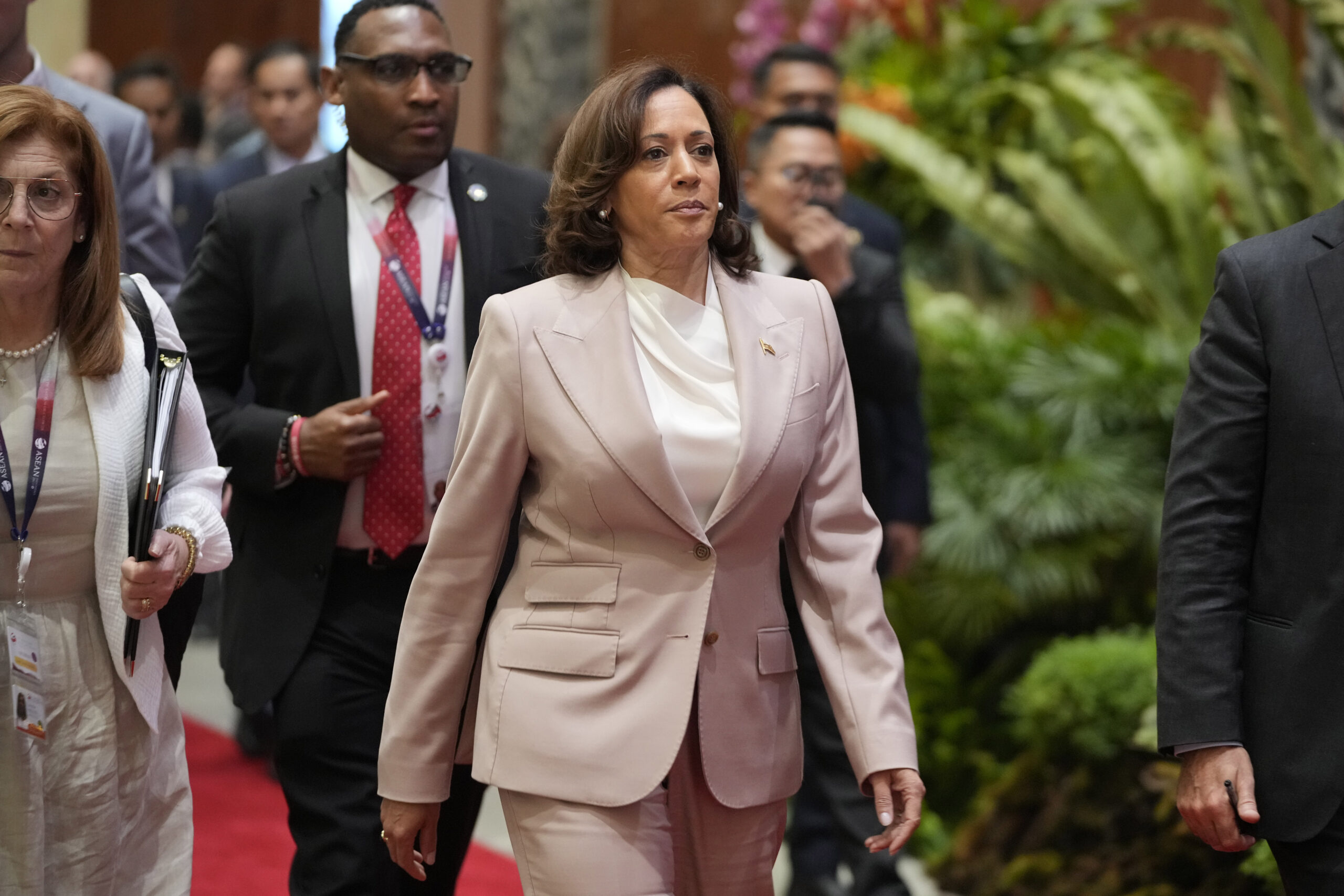 Kamala Harris dodges question on abortion limits, fueling late-term ...