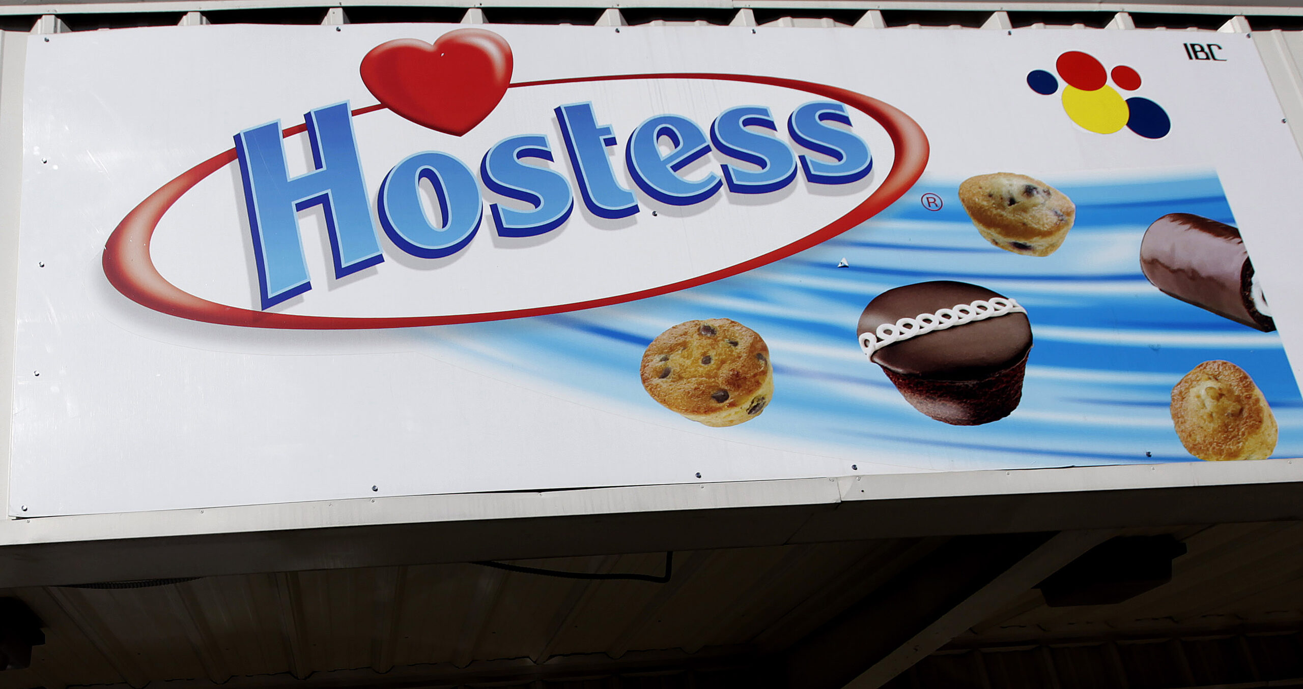 Smuckers to purchase Hostess Brands, owner of Twinkies, for over $5 ...