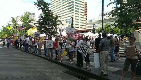 Nine photos of Tea Party protests at IRS offices around the country ...