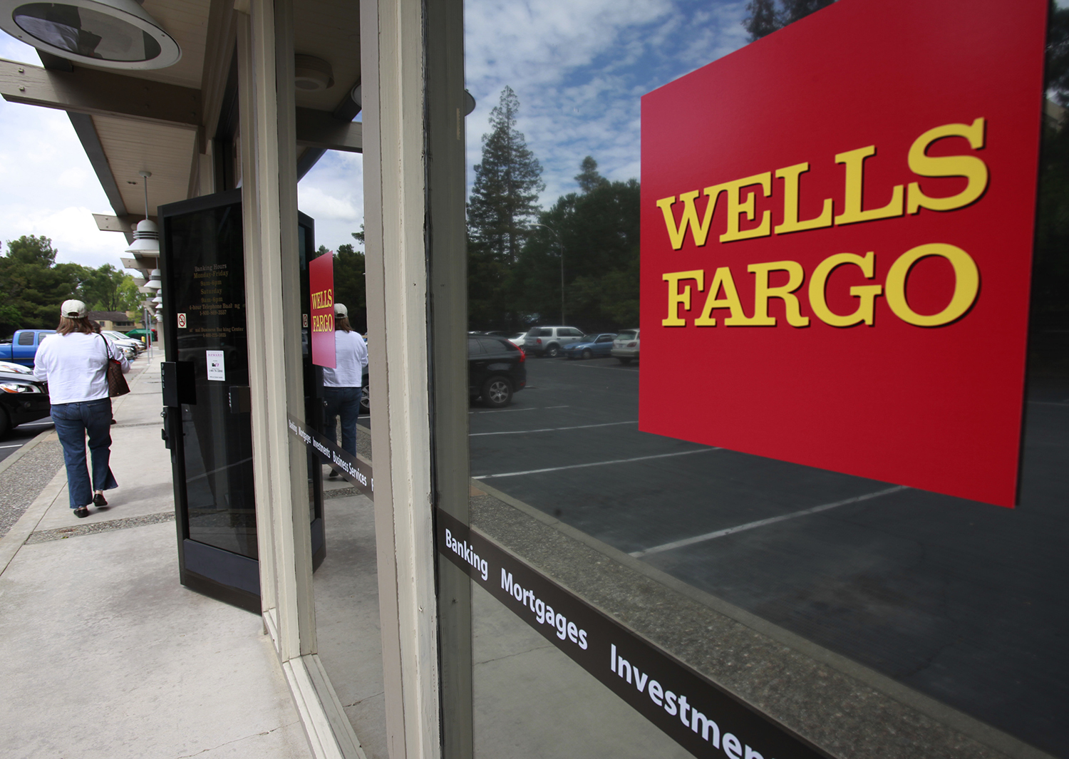 Top Democrat calls for breaking up Wells Fargo - Washington Examiner