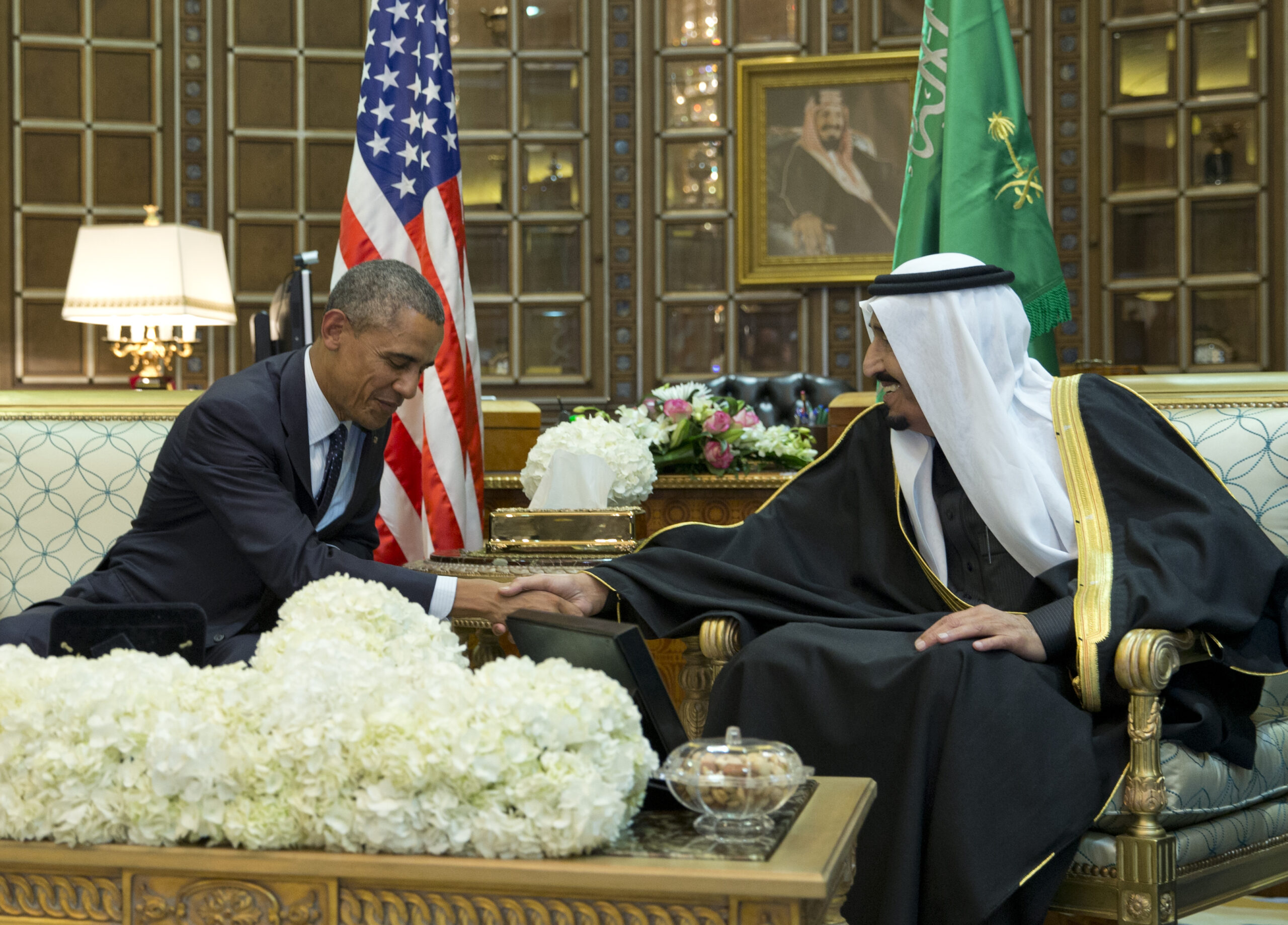 Obama keeps bowing in the Middle East - Washington Examiner