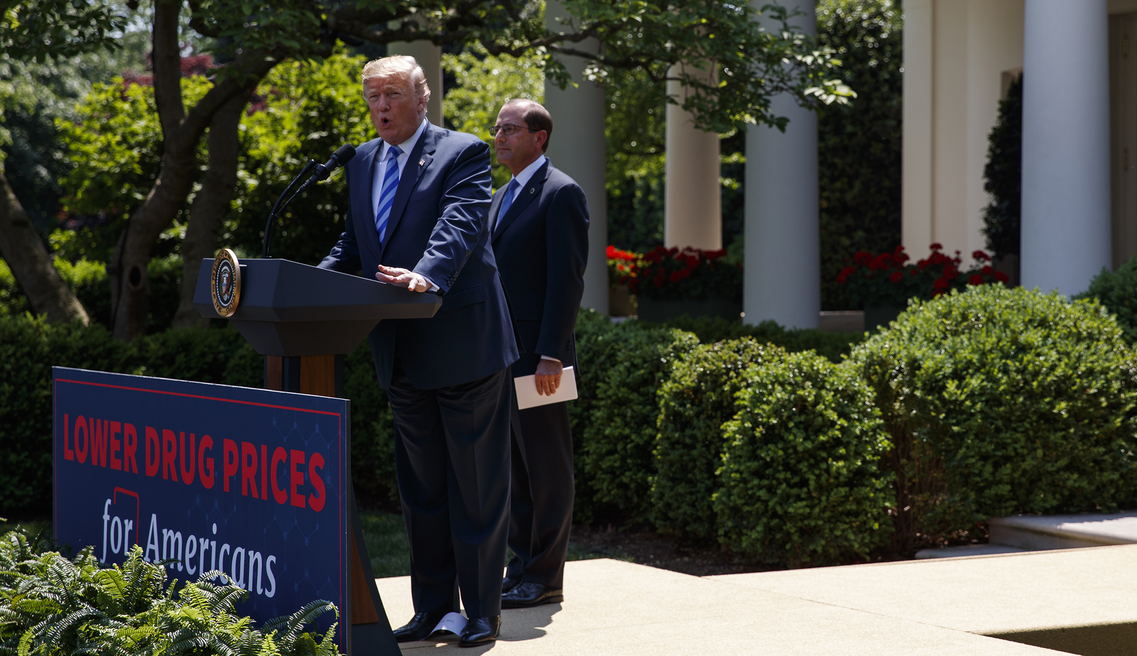 House Democrats tempt Trump with legislation to allow Medicare to ...