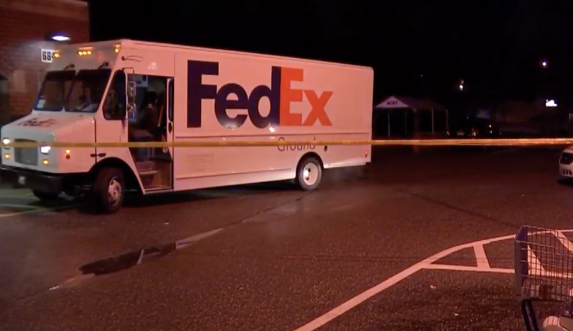 Injured FedEx driver shoots armed robber mid-delivery - Washington Examiner