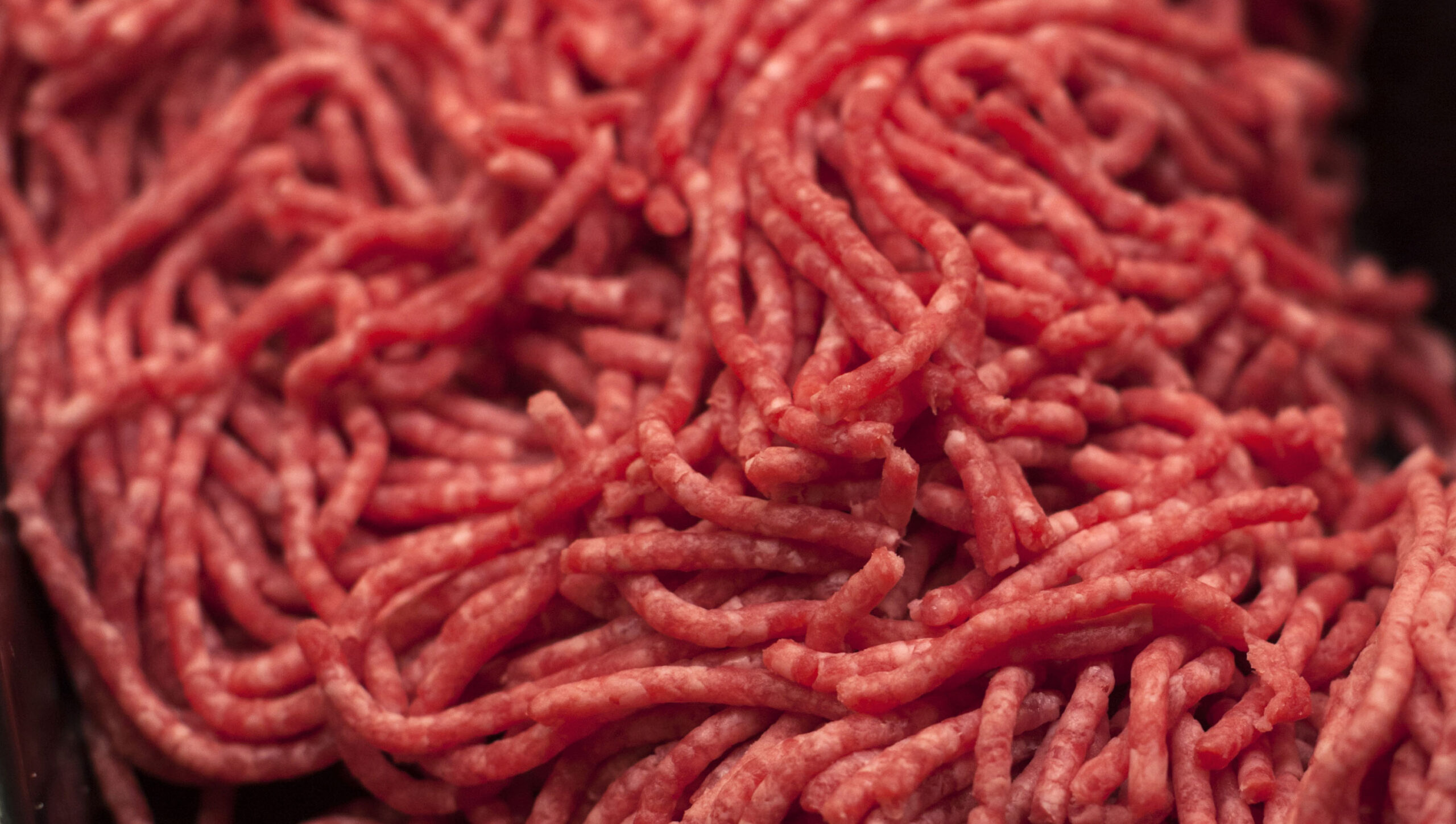 E. coli outbreak linked to tainted beef spreads to 10 states ...